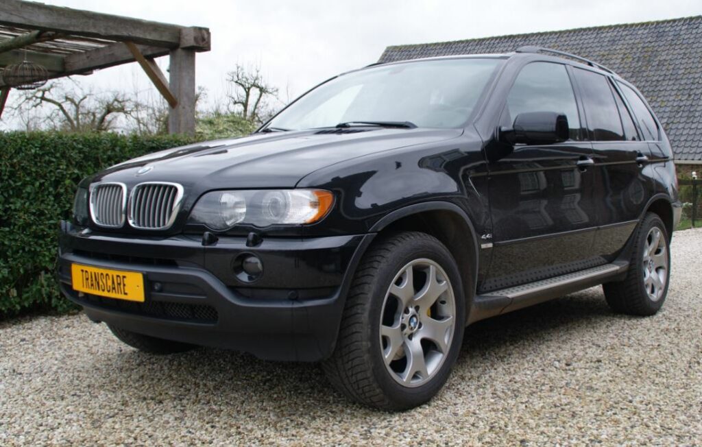 BMW X5 Type E53 grijs kenteken ombouw - Transcare Solutions